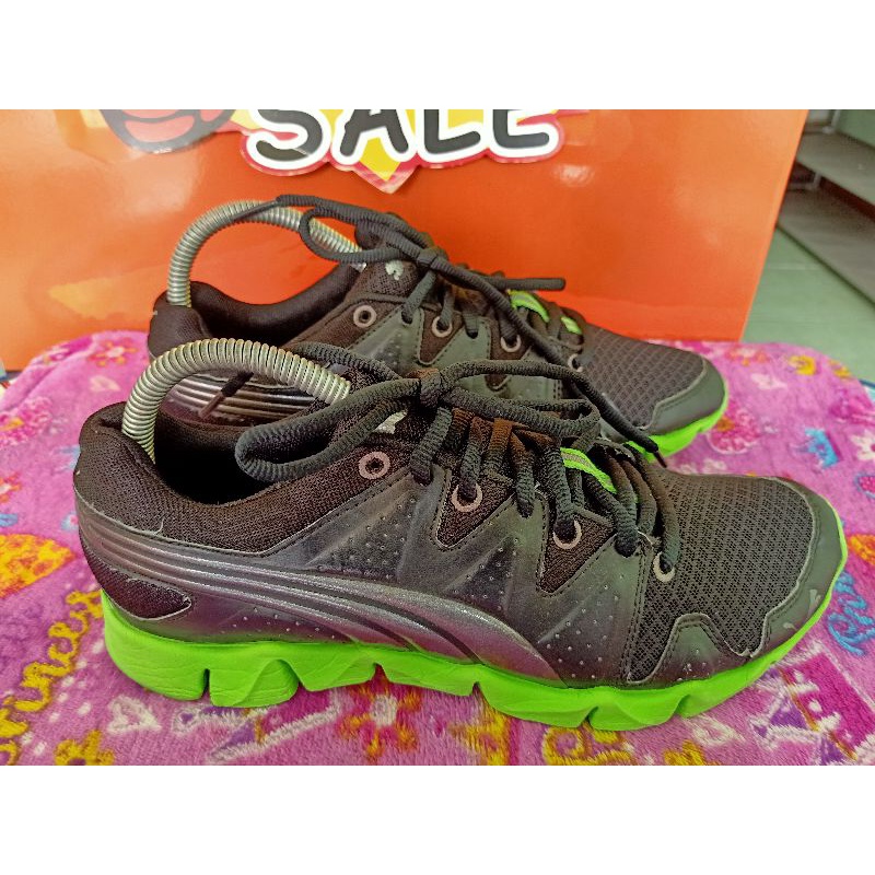 รองเท้ามือสอง Puma 40 size ยาว 25.5 cm. เกรด A งานคัด สภาพ 95% | Shopee ...