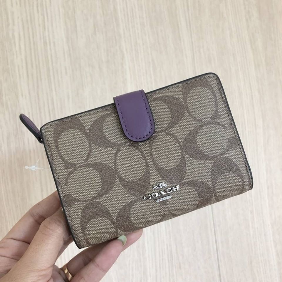 Coach Medium Corner ZIP Wallet ถูกที่สุด พร้อมโปรโมชั่น มิ.ย. 2026 ...