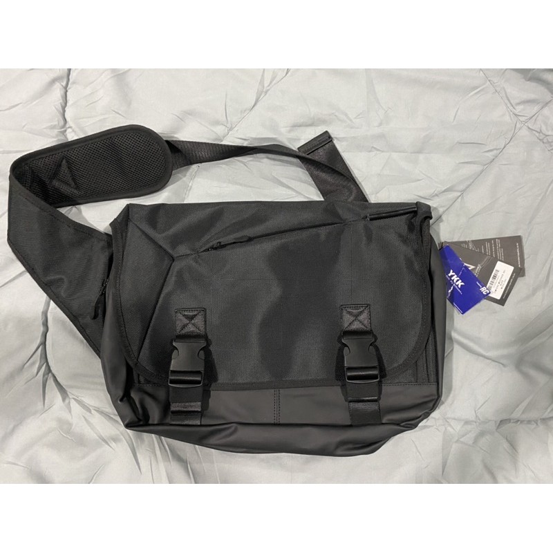 กระเป๋า messenger สีดำ MONSTER REPUBLIC ของแท้ | Shopee Thailand