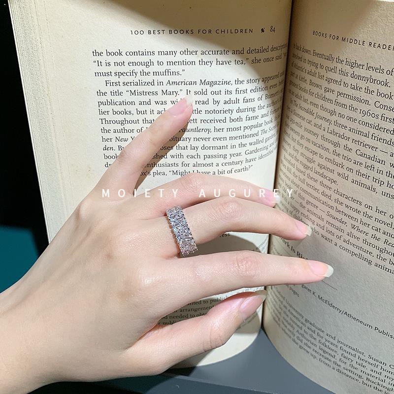 ส่งฟรี ! ..เสื้อแฟชั่นน่ารัก สไตล์เกาหลี ใส่ได้ 2 สไตล์ ราคาเบาๆ ...