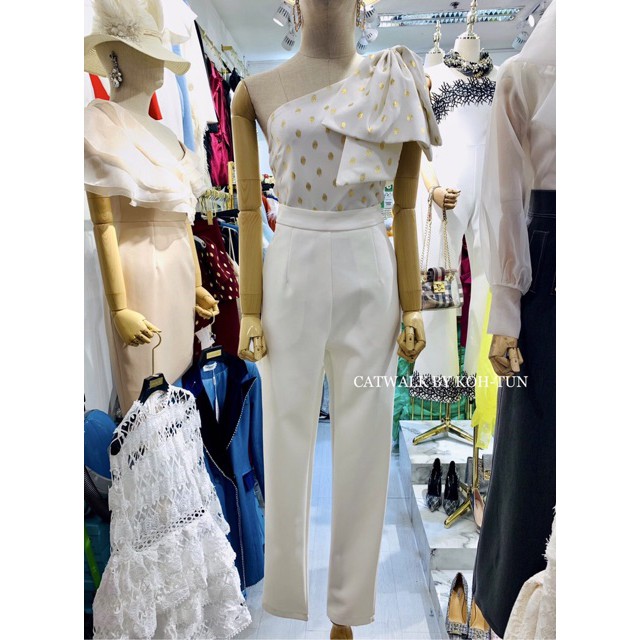 CATWALK BY KOH-TUN เซตไหล่เฉียงแต่งโบว์ไหล่กางเกงเอวสูงทรงขากระบอกเล็ก - 77k9iry4gd - ThaiPick