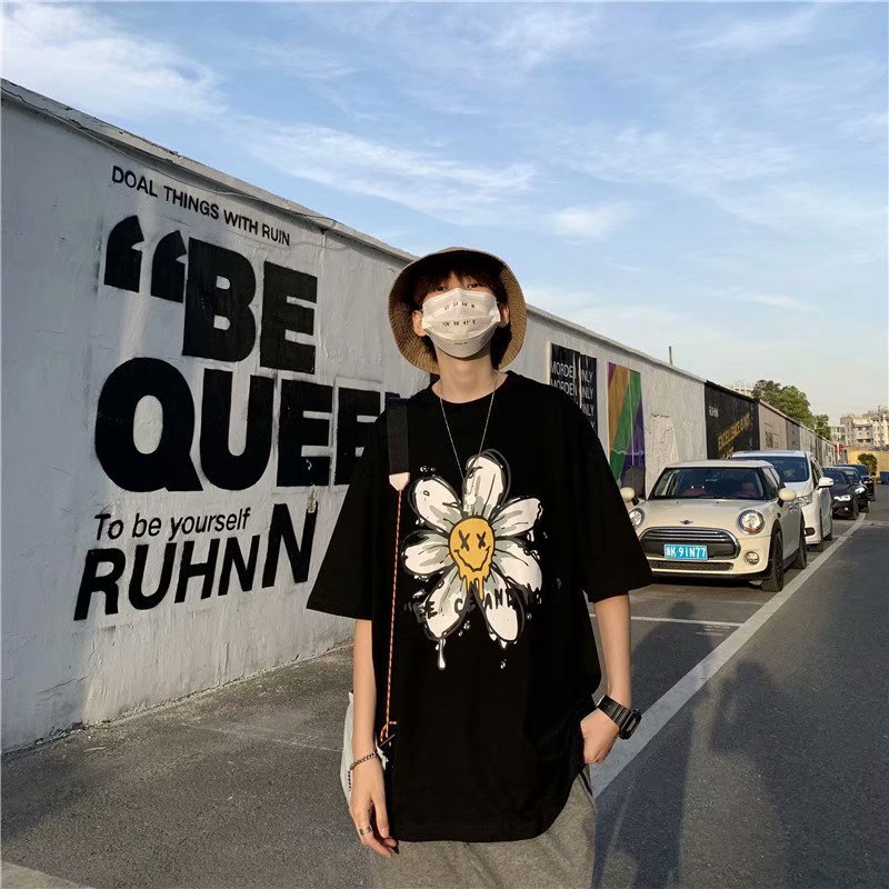 [S-5XL] ฤดูร้อนใหม่แขนสั้นผู้ชายเสื้อยืดและผู้หญิง INS เวอร์ชั่นเกาหลีของแนวโน้มบุคลิกภาพดอกเด ...