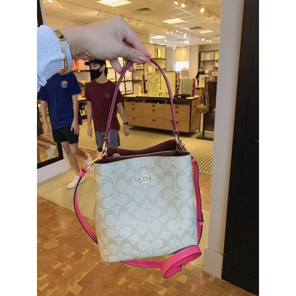 พร้อมส่ง แท้ New Coach รุ่น SMALL TOWN BUCKET BAG IN SIGNATURE CANVAS ...