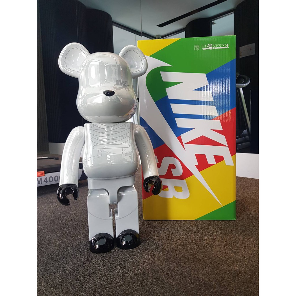 (SET) BEARBRICK Nike SB 2020 White Chrome 100%+400%+1000% | Shopee Thailand