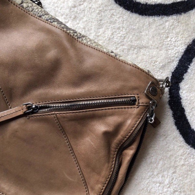 (used) ของแท้ Boyy Slash Python Print Bag หนังสี taupe - janejane ...