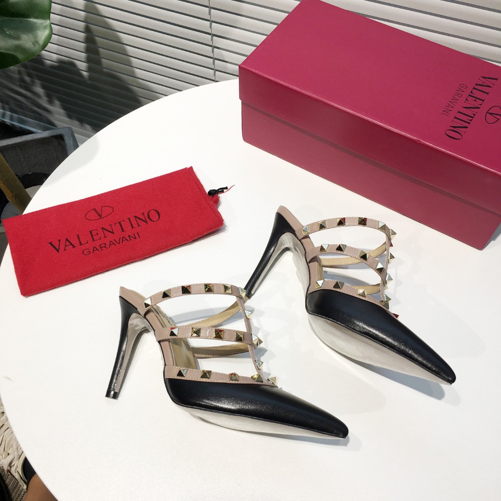 ﹍VALENTINO คลาสสิก rivet Tale ออกแบบรองเท้าส้นสูงรองเท้าผู้หญิงสีดำ ...