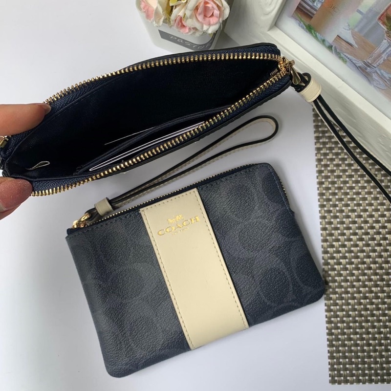 พร้อมส่ง แท้ New Coach คล้องมือ 1 ซิป S CORNER ZIP WRISTLET (COACH ...
