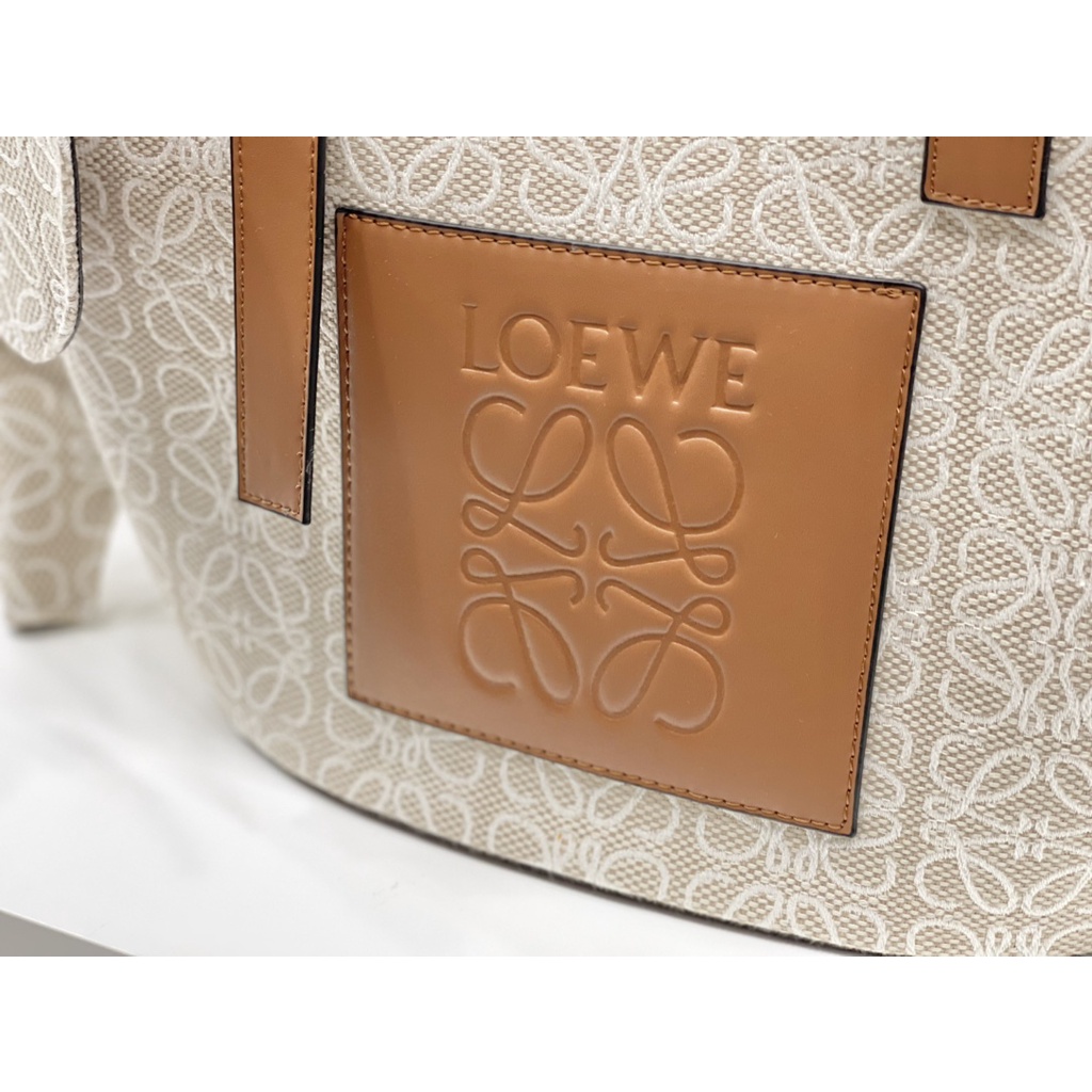 LOEWE Dumbo กระเป๋าถือกระเป๋าช้อปปิ้งแฟชั่นสําหรับสตรี Tote - yauju.th ...