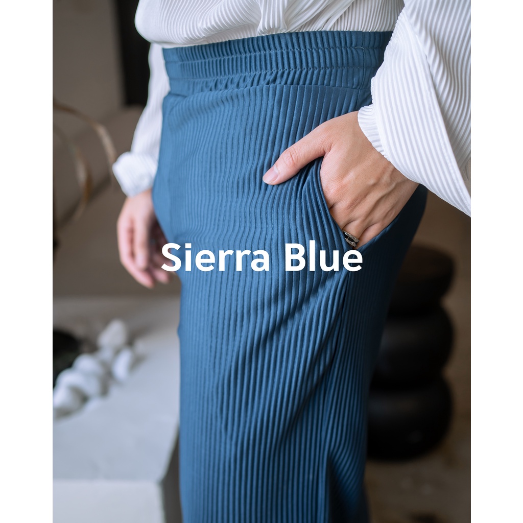 Pleated Pants - Sierra Blue กางเกงพลีท ขายาว สีเซียล่าบลู - khunkris.styler - ThaiPick