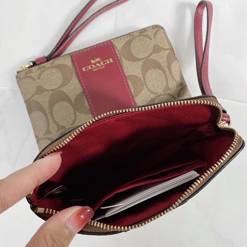 พร้อมส่ง แท้ ????????????% New Coach คล้องมือ 1 ซิป S CORNER ZIP ...