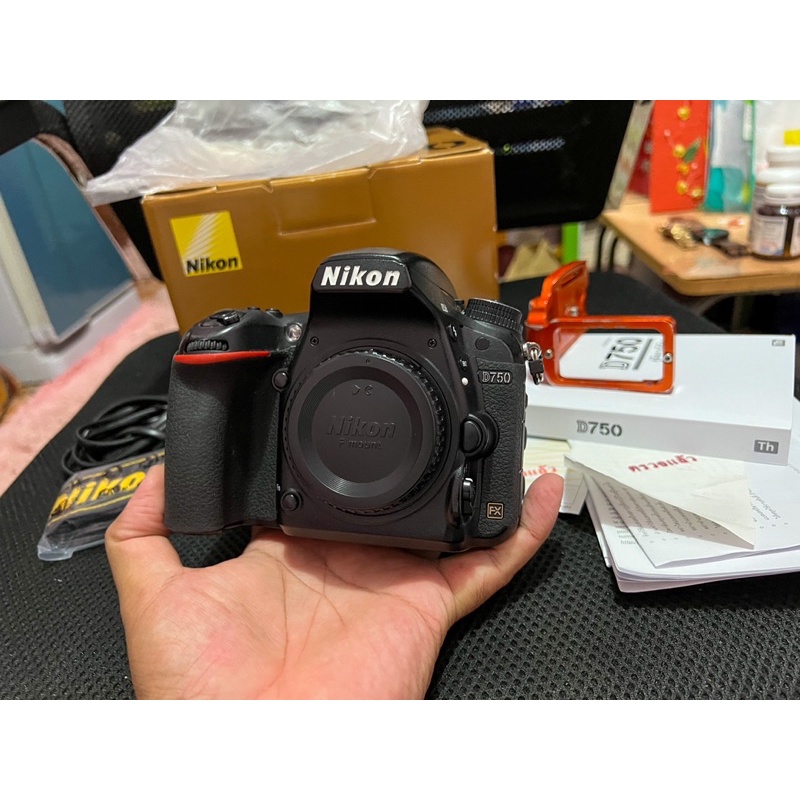 Nikon D750 เฉพาะ Body สภาพ หล่อๆ อุปกรณ์ครบกล่อง พร้อมใช้งาน การใช้งานปกติ ขอรูปหรือสอบถามเพิ่ม ...