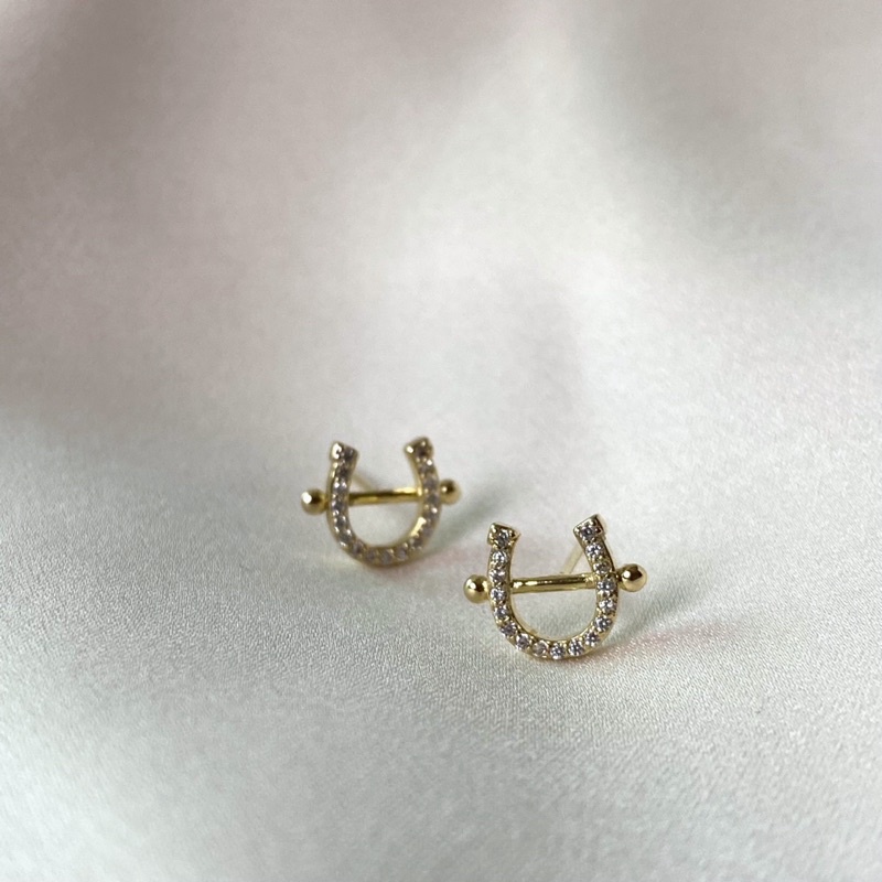 Darika - ต่างหูเกือกม้า สัญญลักษณ์นำโชค เงินแท้925 ชุบ 18k - darika.jewelry - ThaiPick