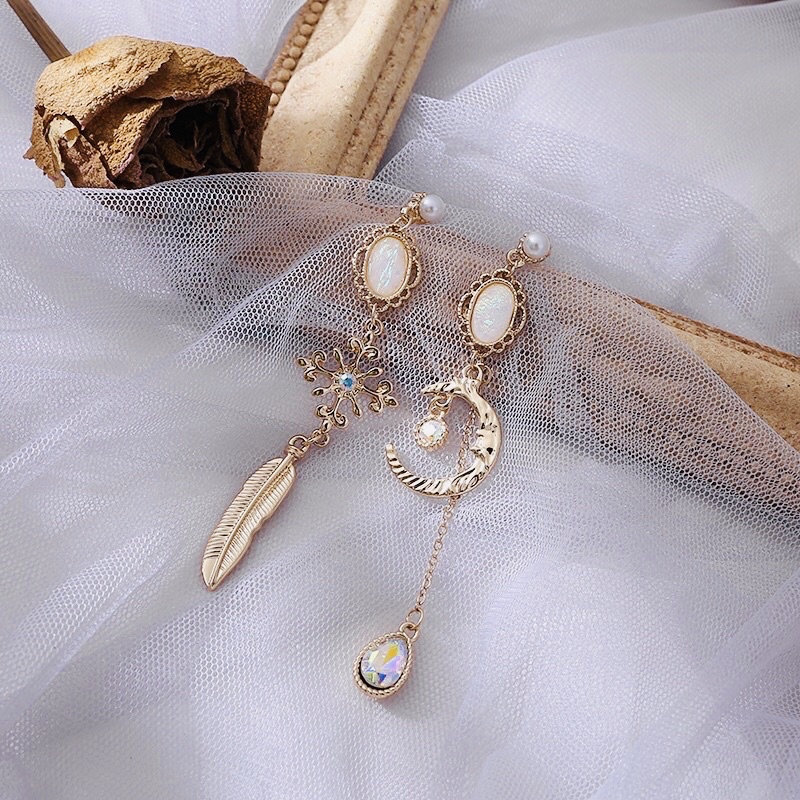 Moon feather ต่างหูยาวระย้าโกลเด้นซันมูน - paca.wearing - ThaiPick