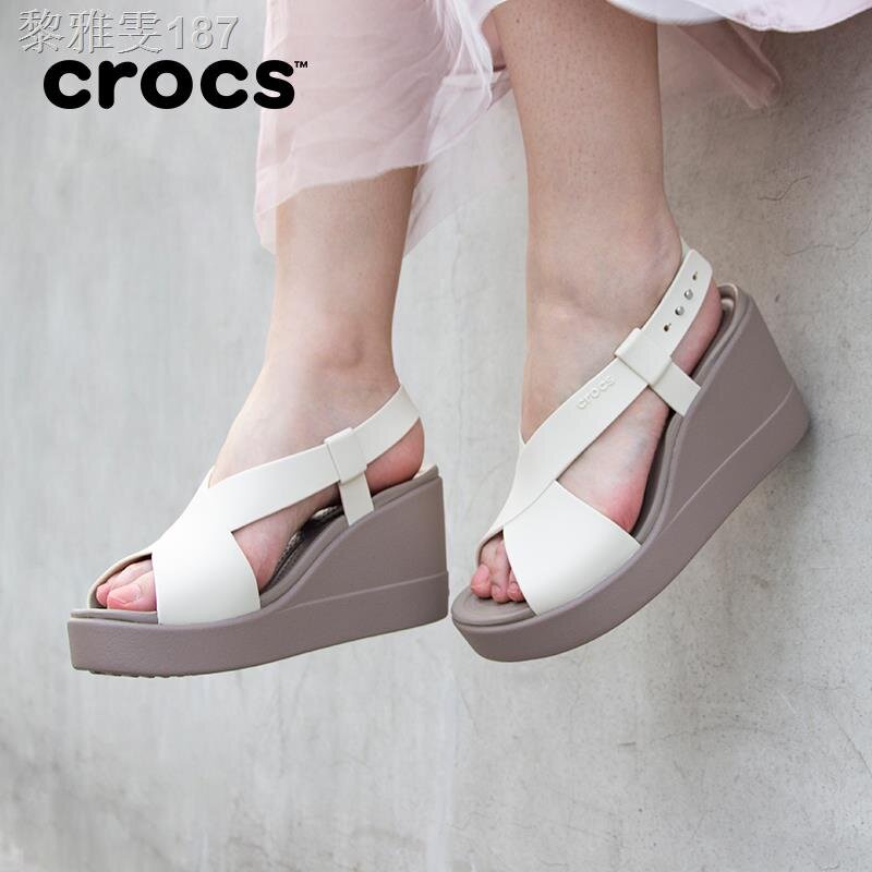 CROCS Brooklyn High Wedge รองเท้าส้นสูงผู้หญิง รองเท้าส้นสูง รองเท้า ...