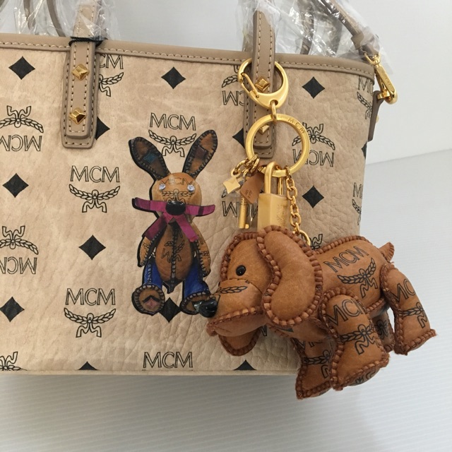 พร้อมส่งไทย new mcm heritage dog keychain - panvipapinyocheep - ThaiPick