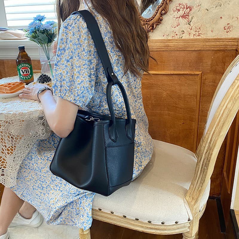 G2Kพร้อมส่งจากไทยกระเป๋าหนังสะพายข้างสไตล์มินิมอล รุ่น Torry bag (BW ...