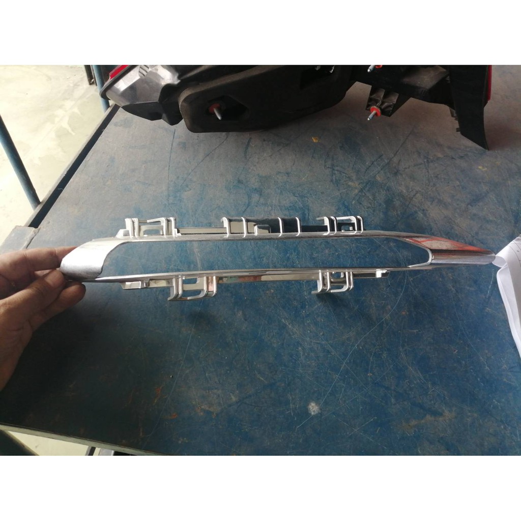 25. A2218852823 กรอบไฟส่องกลางวัน S350 2010-2013 ของแท้ Mercedes-Benz ...