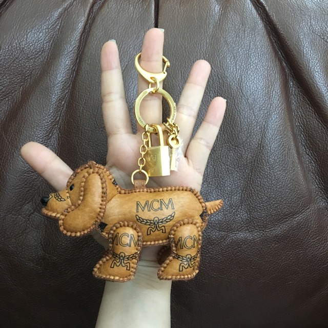 พร้อมส่งไทย new mcm heritage dog keychain - panvipapinyocheep - ThaiPick