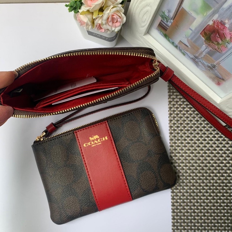 พร้อมส่ง แท้ New Coach กระเป๋า คล้องมือ 1 ซิป S รุ่น CORNER ZIP ...