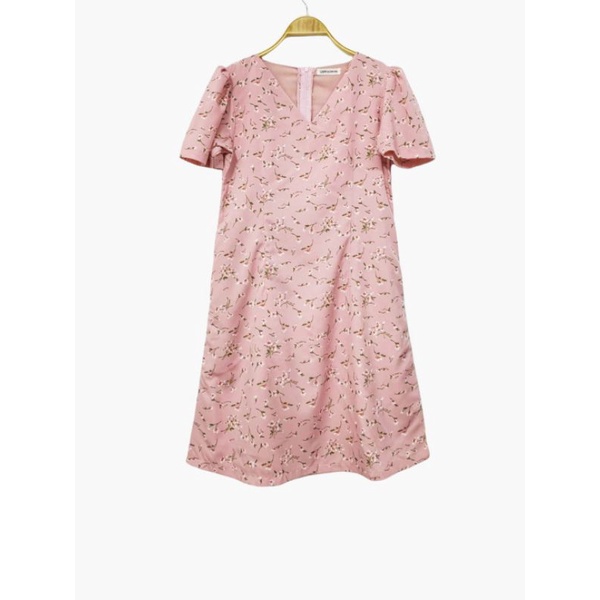 Pink dress.เดรสลายดอกสีชมพูตุ่น | Shopee Thailand