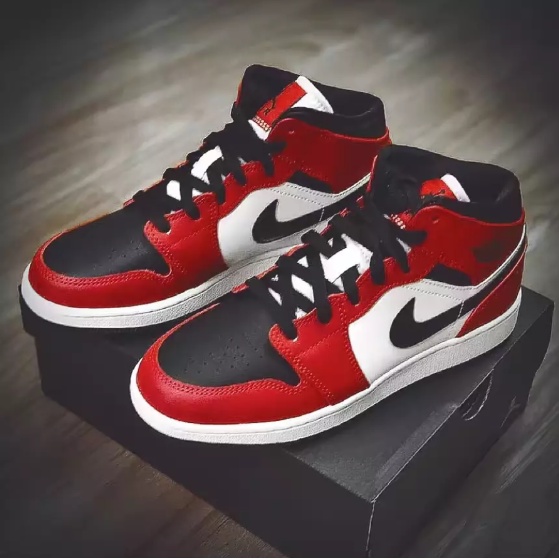 NIKE Air Jordan 1 Mid Gym Red Chicago Black Red Toe ร้านรองเท้า UUแท้ ...