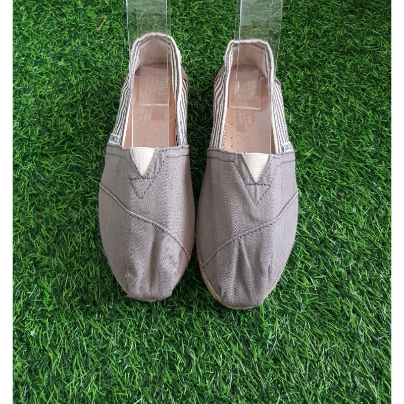 Toms แท้ มือสอง w5.5 - namtarnkornthip - ThaiPick