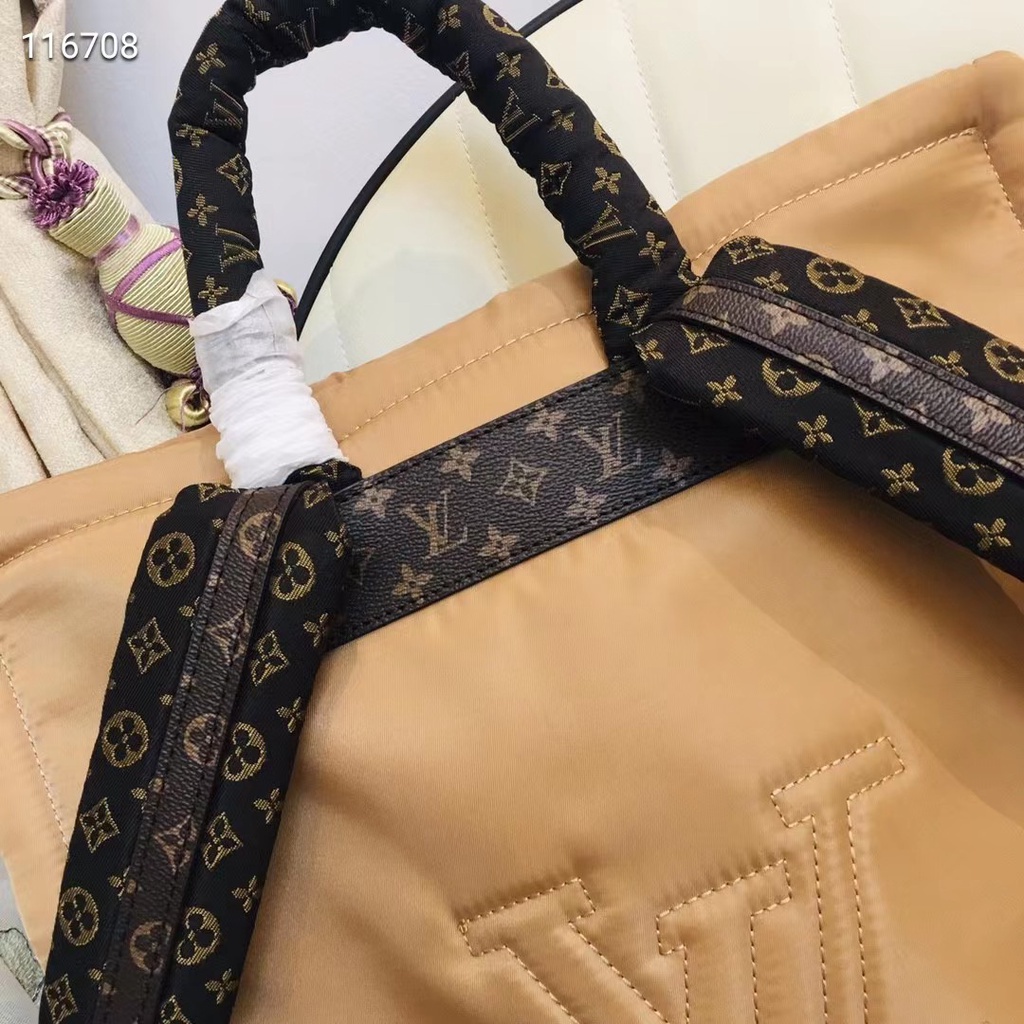 จัดส่งที่รวดเร็วกระเป๋าเป้ผู้หญิง Louis Vuitton ของแท้ดั้งเดิม LV ...