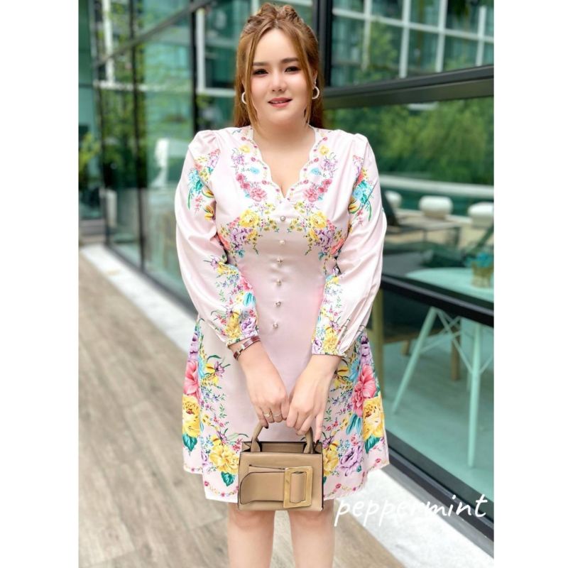 เดรสสาวอวบ (ไซส์ 3XL-6XL) เดรสผ้าพิมพ์ลายดอก แต่งกระดุมมุก งานสวยดูหรูนางแบบใส่งานจริง ...