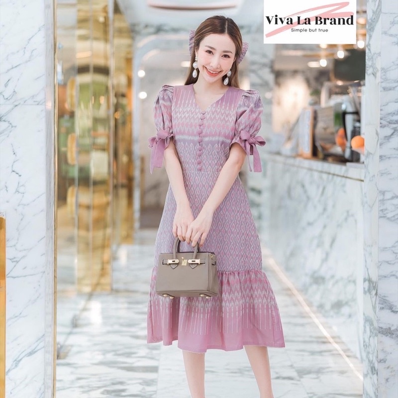 V018 ชุดไทยแบบคุณเกรซ ผ้าทอลายไทยงานละเอียด งานป้ายvivalabrand