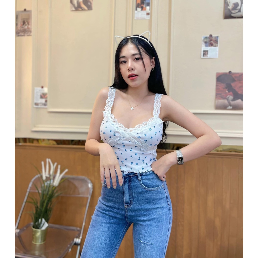 SpinnyHouse ครอปสายเดี่ยว แต่งลูกไม้ ทรงน่ารักม้าก️ผ้ายืดเยอะนิ่ม️จะอดใจไหวเหรอทรงKOREA มาตำจ้า ...