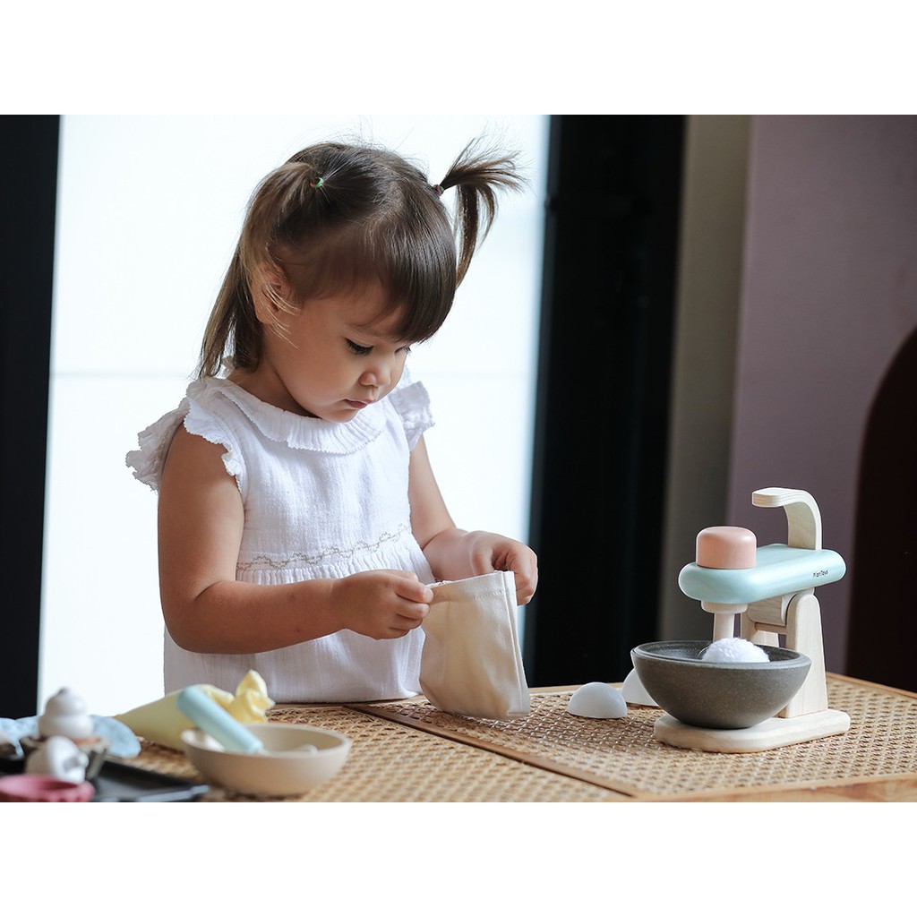 PlanToysของเล่นไม้ ชุดเครื่องผสมแป้ง 2 in 1 STAND MIXER SET - plantoys_officialshop - ThaiPick