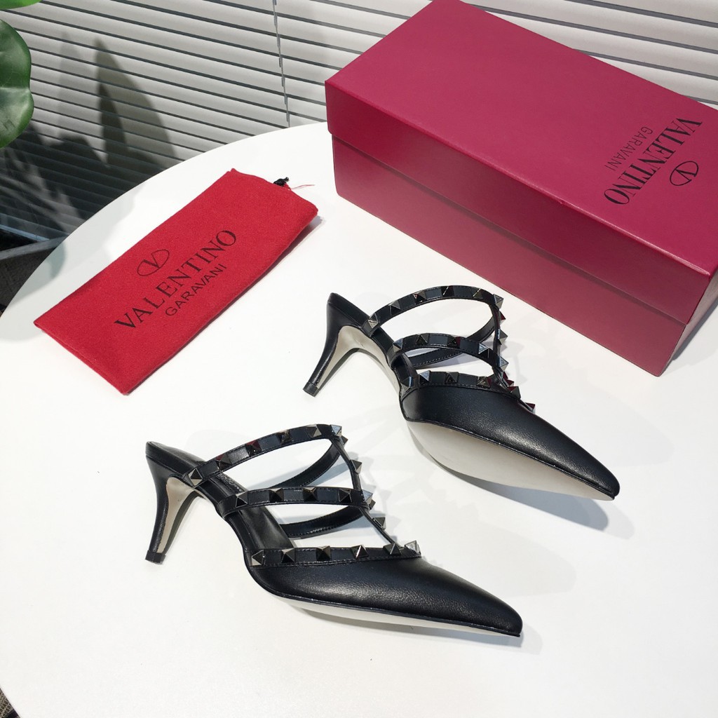 VALENTINO คลาสสิก rivet Tale ออกแบบรองเท้าส้นสูงรองเท้าผู้หญิงสีดำ ...