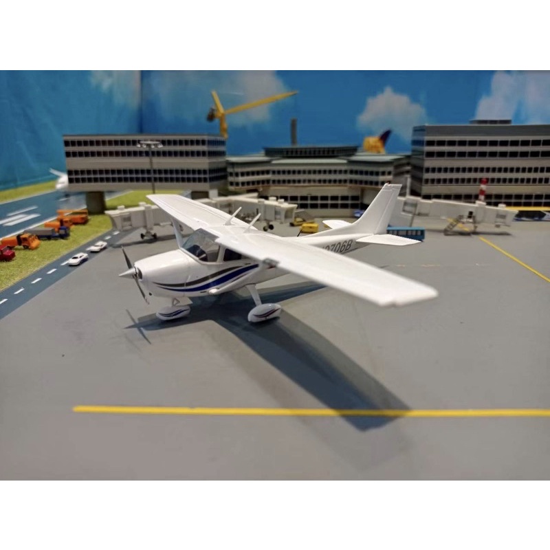 โมเดลเครื่องบิน GGCES011 172 Cessna 172 N9706B - toystudio - ThaiPick