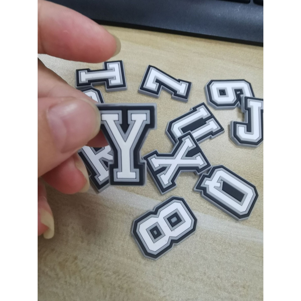 Crocs jibbitz ตัวอักษร alphabet A-Z 26 ตัว อุปกรณ์เสริมรองเท้า ...