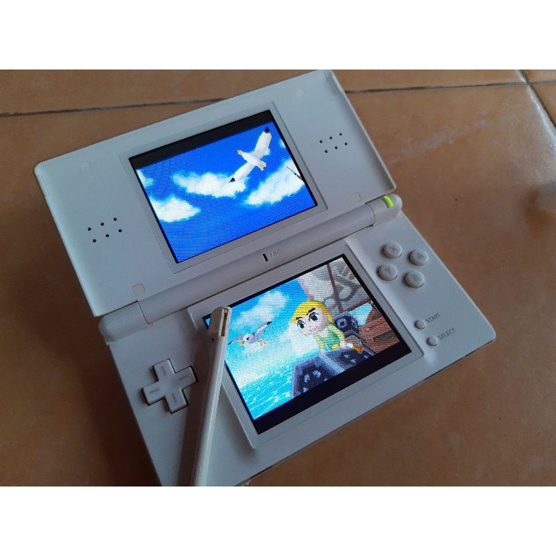 nintendo ds lite สีขาว พร้อมตลับ R4 gold เมม32 - rak_sa_nook - ThaiPick