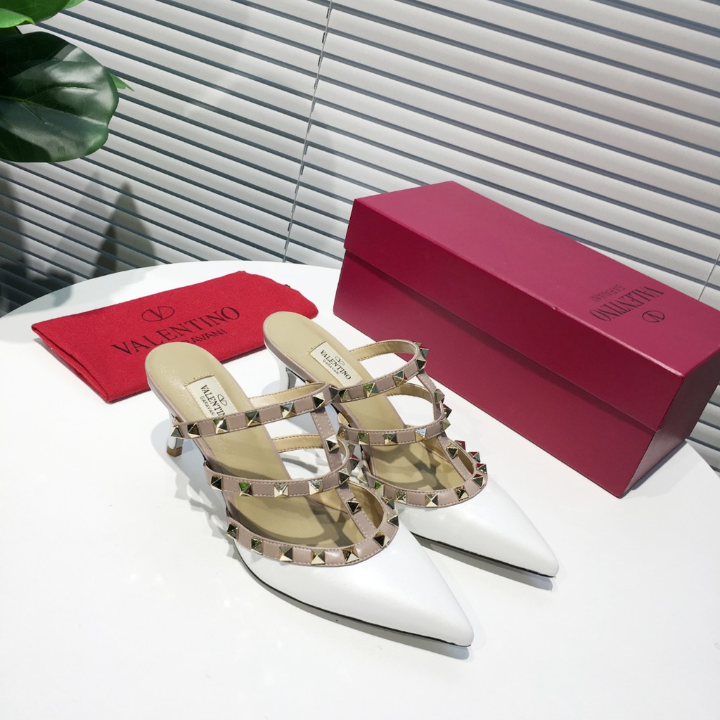 VALENTINO คลาสสิก rivet Tale ออกแบบรองเท้าส้นสูงรองเท้าผู้หญิงสีขาว ...