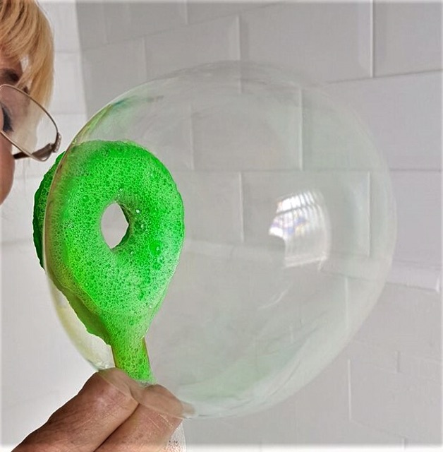 (ของใหม่) Lush Im Forever Blowing Bubbles Reusable Bubble Bar 100g ...