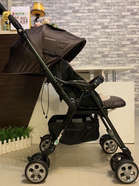 รถเข็นแบรนด์ combi รุ่น Miracle Turn Diaclasse Auto4 เบาะหนังสีน้ำตาลชมพู ลายหลุยส์ พร้อม ...