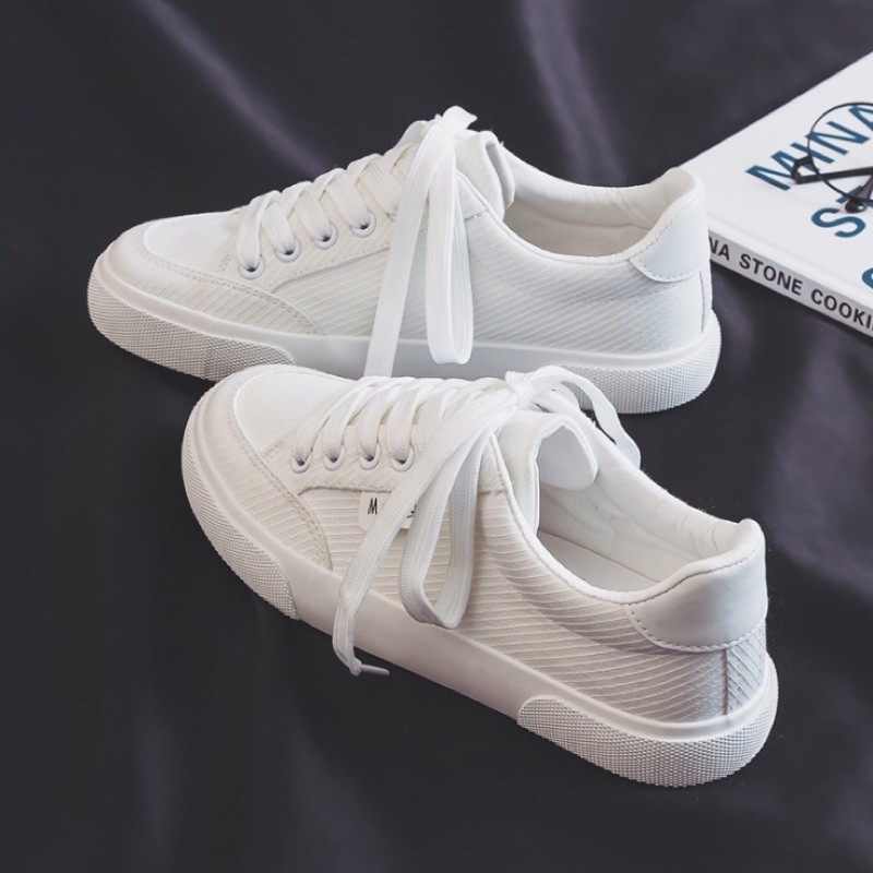 รองเท้าผ้าใบหุ้มส้น สีขาว - dbshoes - ThaiPick