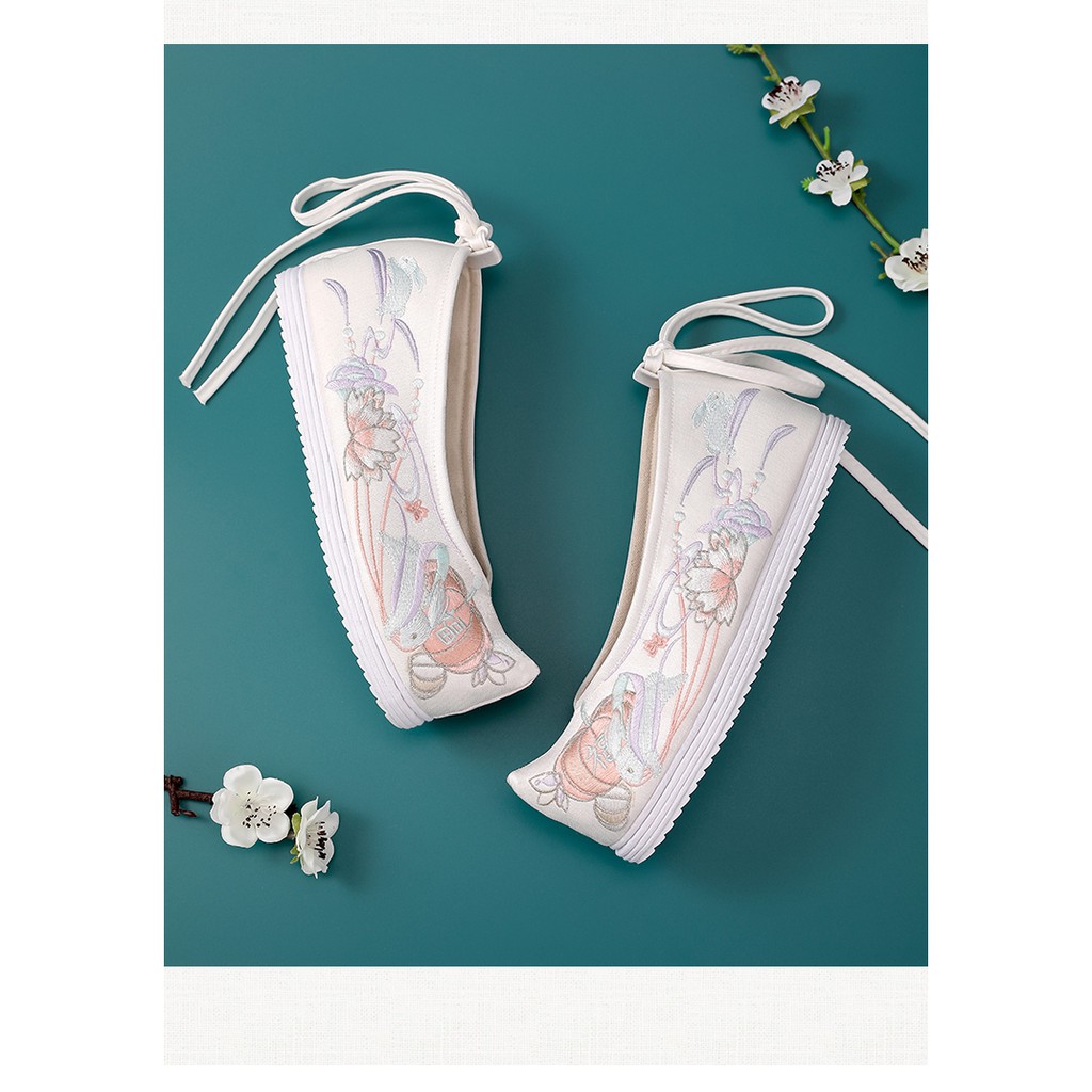 Lang Yue Sheng รองเท้าผ้าใบปักลาย - yoyoco06s.th - ThaiPick