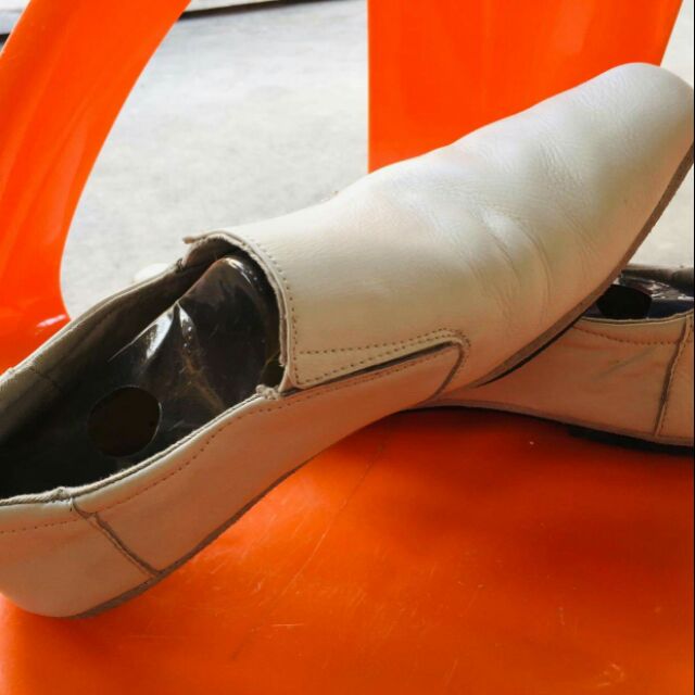 รองเท้าหนังแท้ CARLO BASANO size 44 สีขาวงาช้างสภาพ 95% ใช้งาน ใช้งาน 2 ...