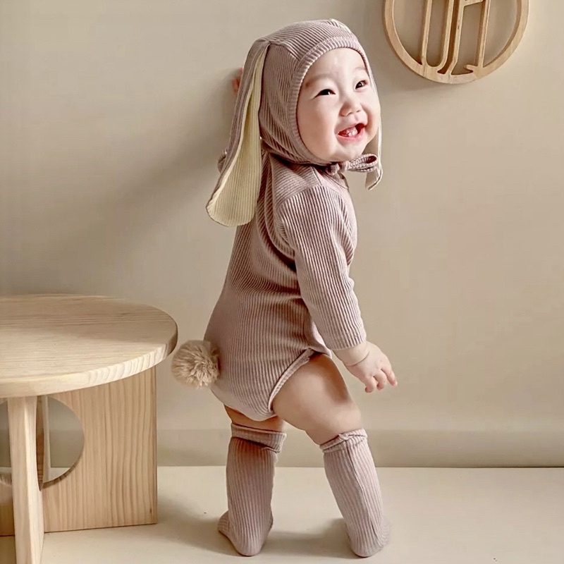 ชุดรอมเปอร์หูกระต่าย เซต 3 ชิ้น (ชุด หมวก ถุงเท้า) - bwa.babystyle - ThaiPick