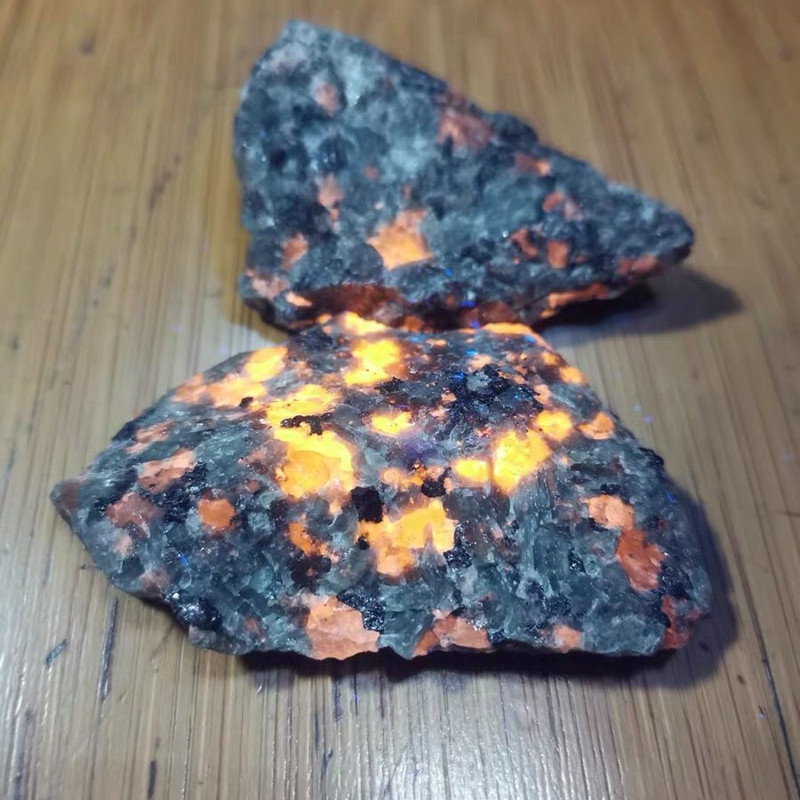 แร่Natural Flame Fire stone Syenite containing fluorescent sodalite ...