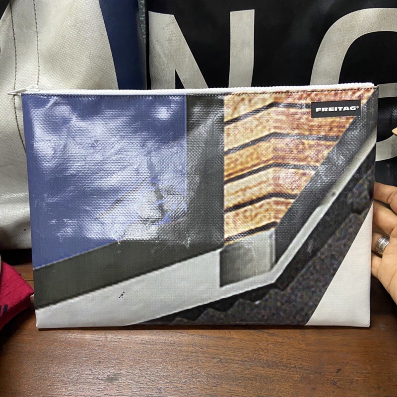 กระเป๋า FREITAG F08 DAN แท้ ขนาด 35x25ซม. | Shopee Thailand