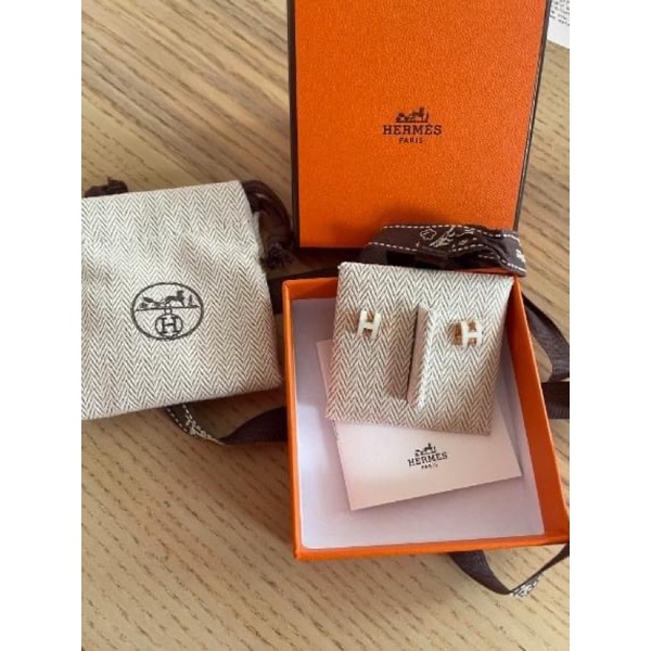 พร้อมส่ง ต่างหู Mini Pop H earrings Color blanc อะไหล่ทอง 18590. บาท ...