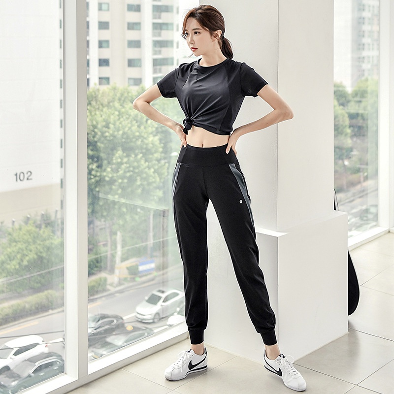 ชุดสปอร์ตบรา แขนสั้น และกางเกงขาสั้น พิมพ์ลาย เหมาะกับใส่เล่นโยคะ วิ่ง ...