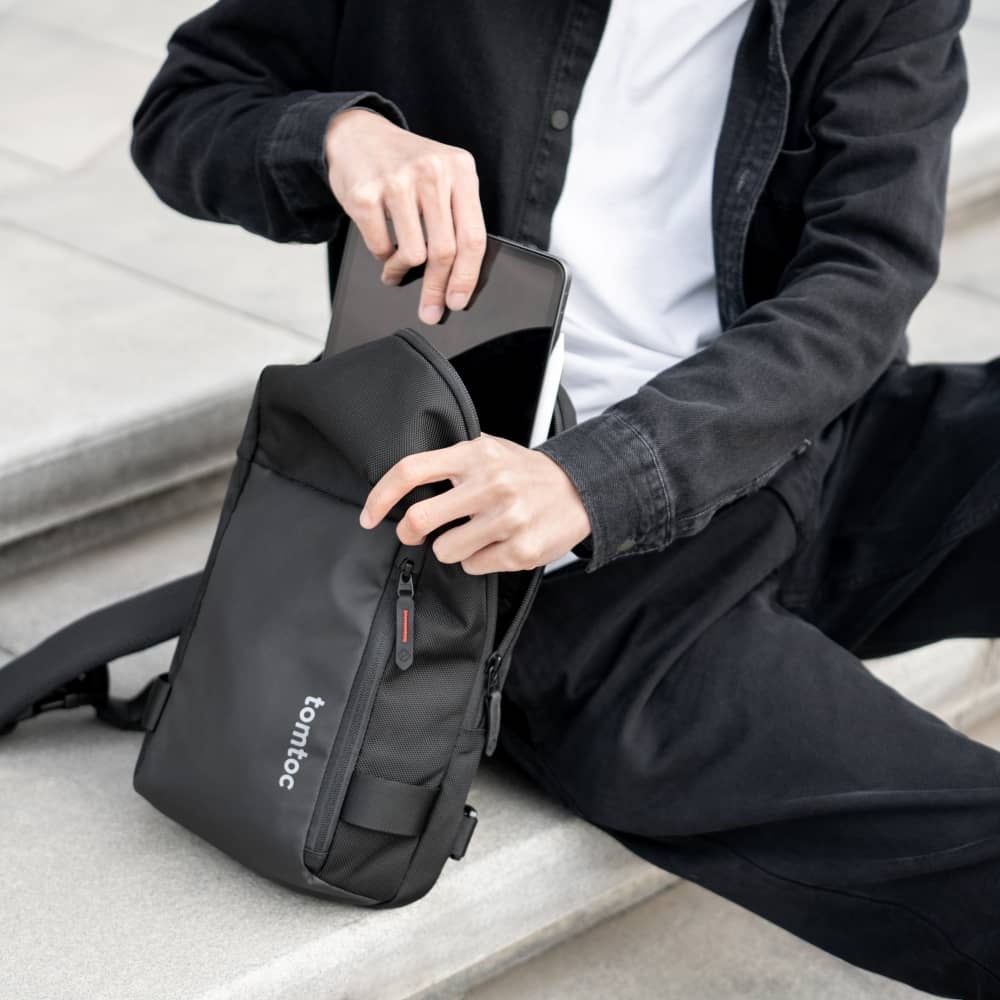 tomtoc Crossbody กระเป๋าแท็บเล็ตขนาด 9.7-11 ออกแบบมาสำหรับใส่ไอแพด ...
