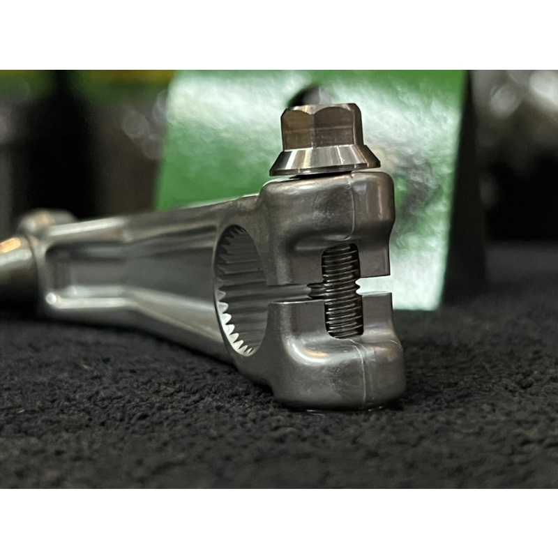 มือลิงทรง KYB พร้อมน๊อตยึดและตัวปรับสแตนเลสกลึงมือสำหรับเวฟและดรีมทุก ...