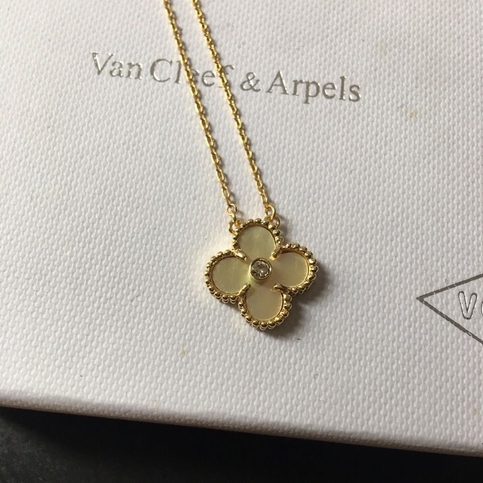 Van Cleef & Arpels Vancleef Classic Gold Mother Shell Necklace Special ...