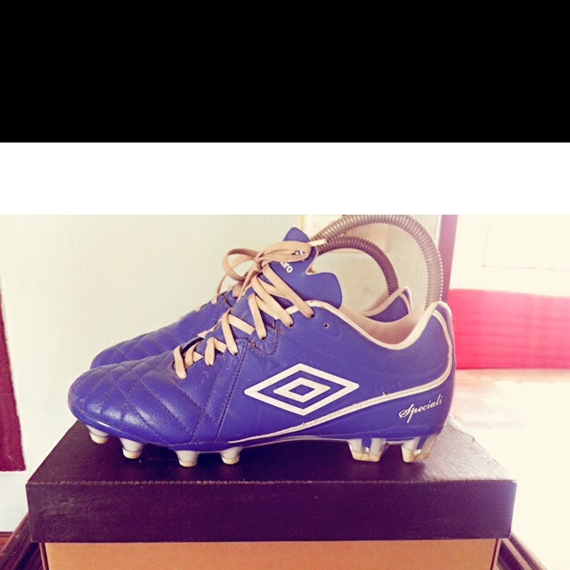 (Sale) รองเท้าฟุตบอล Umbro speciali 4 pro hg มือ2 หนังแท้ | Shopee Thailand